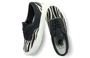 VANS Low Top Zebra Print Casual Skateboarding Sneakers - Black