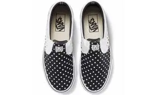 VANS Classic Slip-on Sneakers - Black/white/sail
