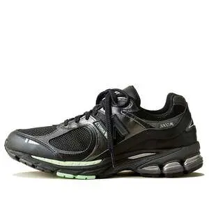 NEW BALANCE 2002r Sneakers - Black