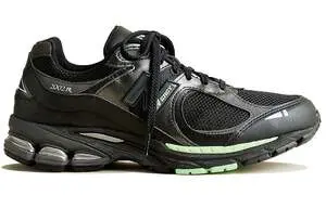 NEW BALANCE 2002r Sneakers - Black