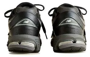 NEW BALANCE 2002r Sneakers - Black