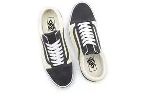 VANS Old Skool Suede Sneakers - Gray/white
