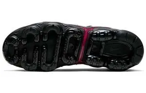 Nike Vapormax Plus Athletic Sneakers - Black