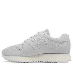 NEW BALANCE 520 Platform Sneakers