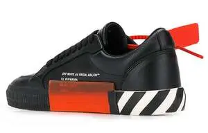 Off-White Vulcanized Low Top Sneakers - Black