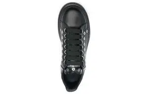Alexander McQueen Oversized Sneakers With Silver Tone Eyelets - Black/silver