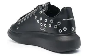 Alexander McQueen Oversized Sneakers With Silver Tone Eyelets - Black/silver