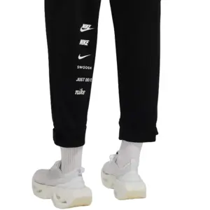 Nike Swoosh Cargo Pants