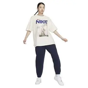 Nike Graphic Oversized T-shirt Asia Sizing