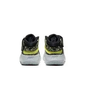 Nike Team Hustle Sneakers