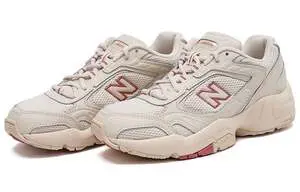 NEW BALANCE 452 Beige Sneakers