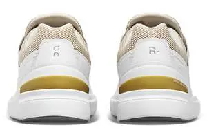 On The Roger Advantage Sneakers - White/bronze