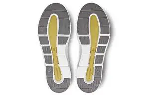 On The Roger Advantage Sneakers - White/bronze
