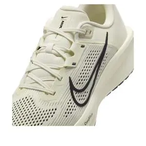 Nike Quest Sneakers - Coconut Milk/sail/black