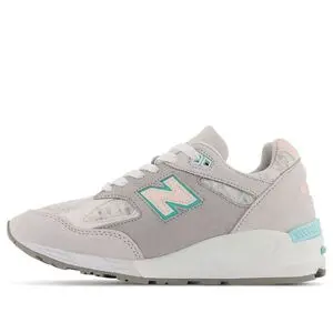 NEW BALANCE 990 V2 Low-top Sneakers - Light Grey