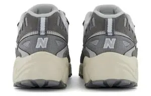 NEW BALANCE 703 Sneakers - Beige/grey