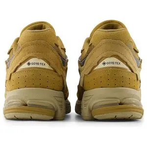 NEW BALANCE 2002r Gore-tex Sneakers - Stucco/castlerock