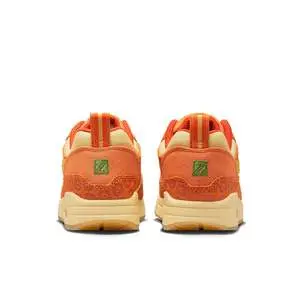 Nike Max 1 "somos Familia" Sneakers