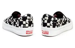 VANS Og Classic Slip-on Sneakers - Black/white