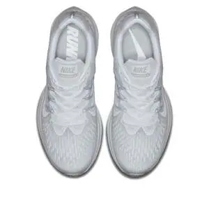 Nike Zoom Winflo 5 Athletic Sneakers