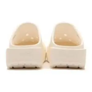CROCS Classic Blunt Toe Clogs