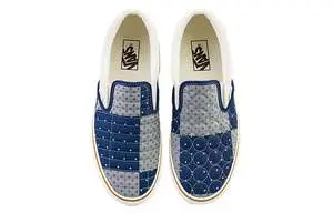 VANS Classic Slip-on Quilted Bandana Sneakers - White/blue