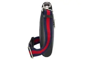 Gucci Gg Supreme Small Messenger Bag - Black
