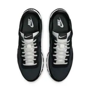 Nike Pegasus 83 Low Top Sneakers - Black