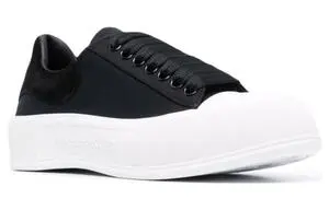 Alexander McQueen Deck Skate Plimsoll Lace Up - Black/white