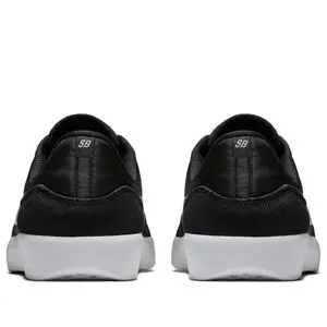 Nike Team Classic Sb Low Top Sneakers - Black