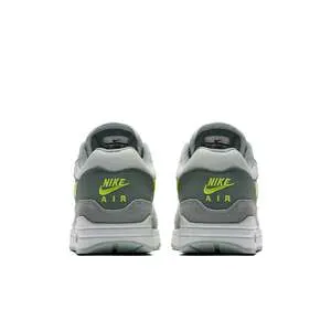 Nike Max 1 Sneakers