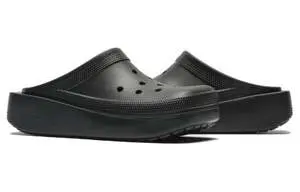 CROCS Classic Blunt Toe Clogs