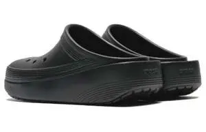 CROCS Classic Blunt Toe Clogs