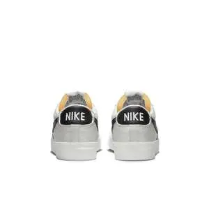 Nike Blazer Low 77 Se Sneakers - Light Bone/sail/light