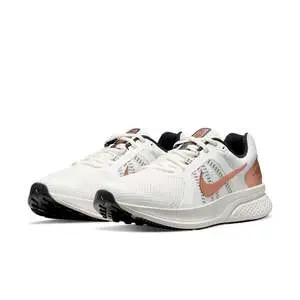 Nike Run Swift 2 Sneakers - White/brown