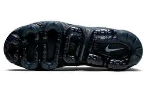 Nike Vapormax Plus Athletic Sneakers - Grey