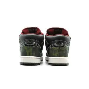 Nike Dunk Mid Elite Sb "nitraid" Sneakers