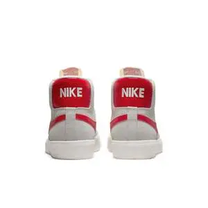 Nike Zoom Blazer Mid Sb Sneakers - Cream/red