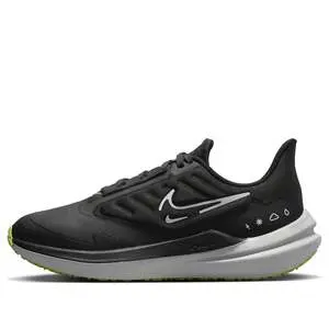 Nike Zoom Winflo Shield Sneakers