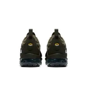 Nike Vapormax Plus Sneakers - Black