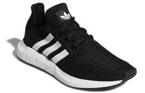 Adidas Swift Run "core " Sneakers - Black