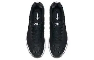 Nike Max Invigor Sneakers - Black/white