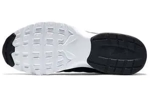 Nike Max Invigor Sneakers - Black/white