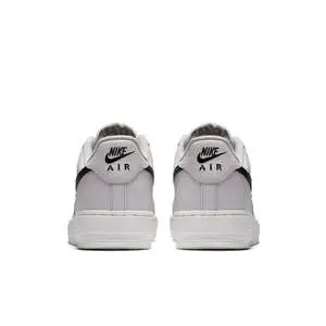 Nike Force 1 '07 Low Top Sneakers