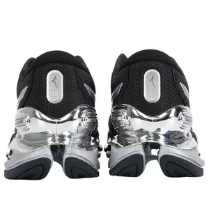 Mizuno Wave Prophecy 15 Athletic Sneakers - Black/metallic Silver