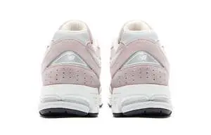 NEW BALANCE 2002r Sneakers - Pink
