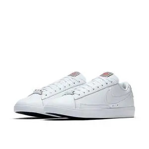 Nike Blazer Low Se Lx "broken Hearted" Sneakers - White/black
