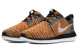 Nike Roshe Two Flyknit Sneakers - Black/orange