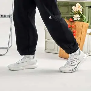 NEW BALANCE Fuelcell Rebel V3 Athletic Sneakers - White/grey