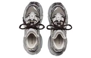 Balenciaga Runner 2.0 Sneakers - Beige